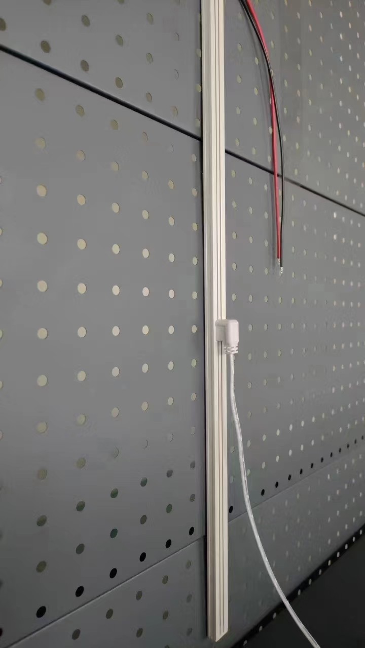 shelf magnetic power track